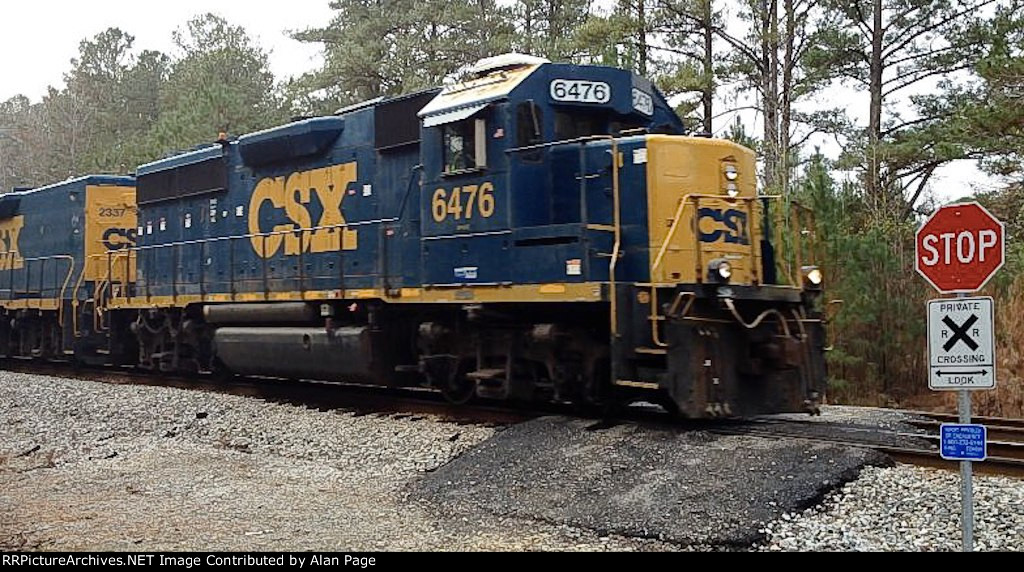 CSX GP40-2 6476 (ex-L&N 6614) and mate 2337 roll their local NB